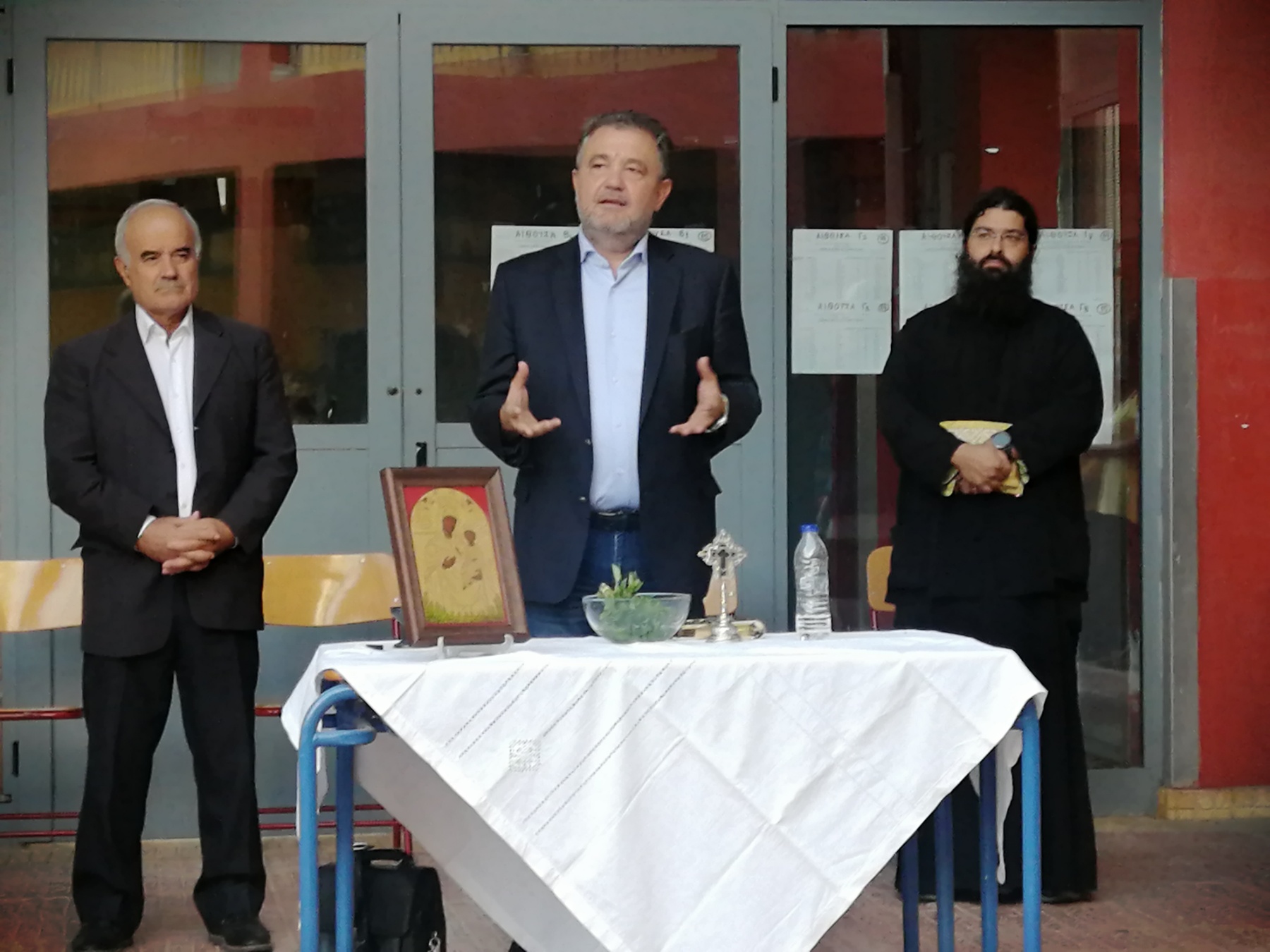 Ο Δήμαρχος Ζωγράφου Βασίλης Θώδας στον Αγιασμό του ΔΙΕΚ Ζωγράφου ...