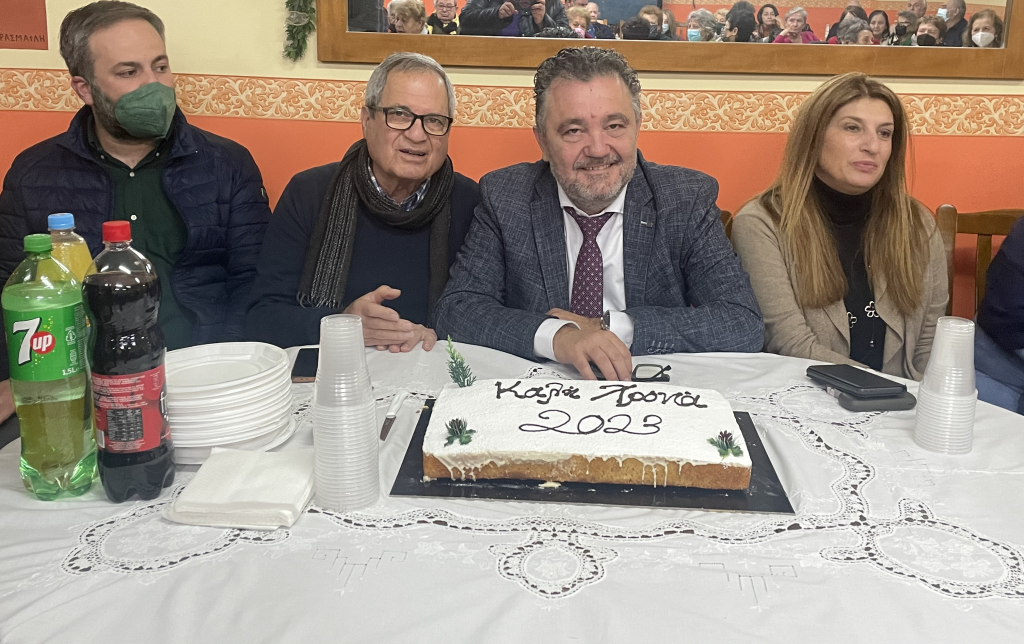 Στην κοπή της πρωτοχρονιάτικης πίτας του Β´ΚΑΠΗ Ζωγράφου ο Δήμαρχος ...