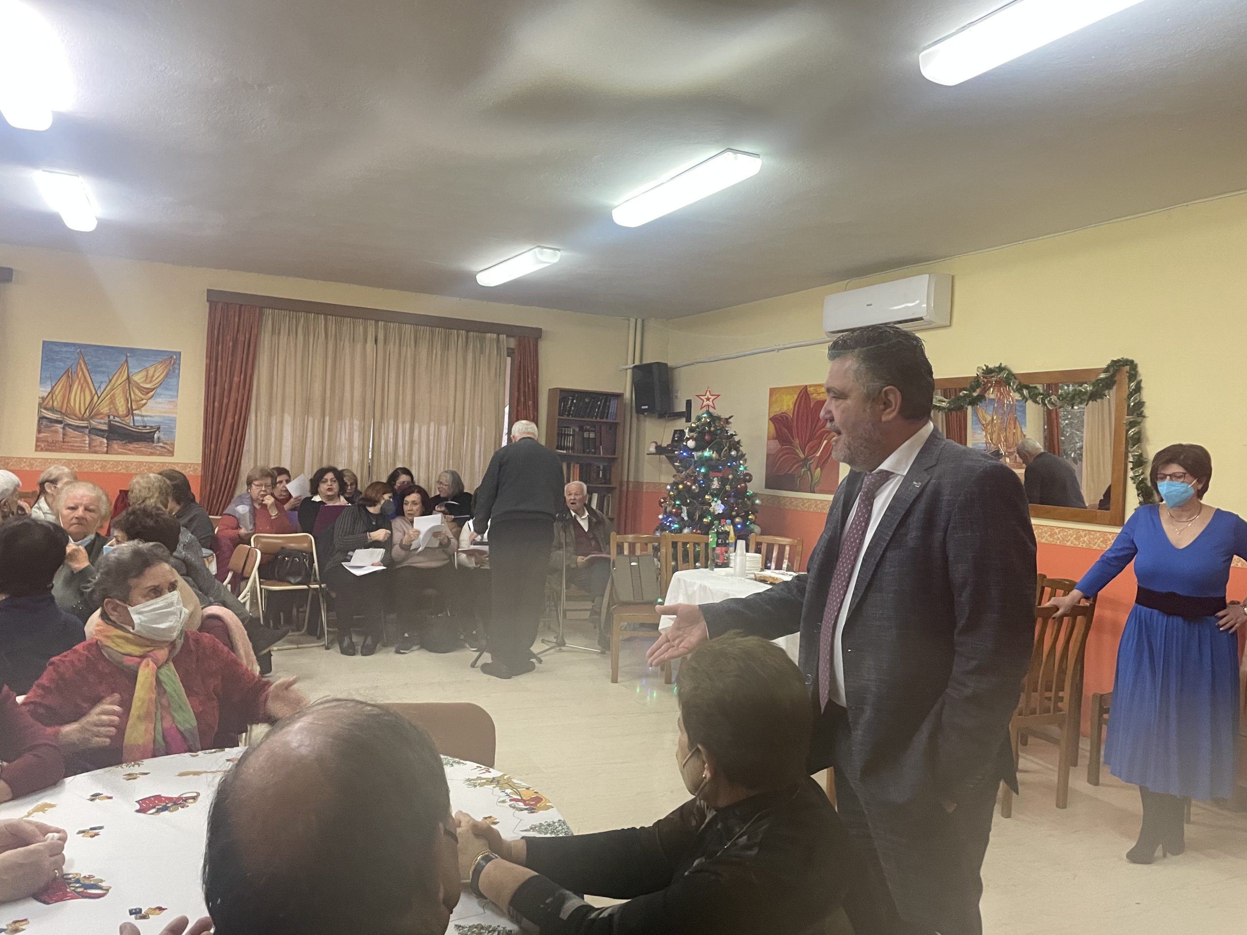 Στην κοπή της πρωτοχρονιάτικης πίτας του Β´ΚΑΠΗ Ζωγράφου ο Δήμαρχος ...