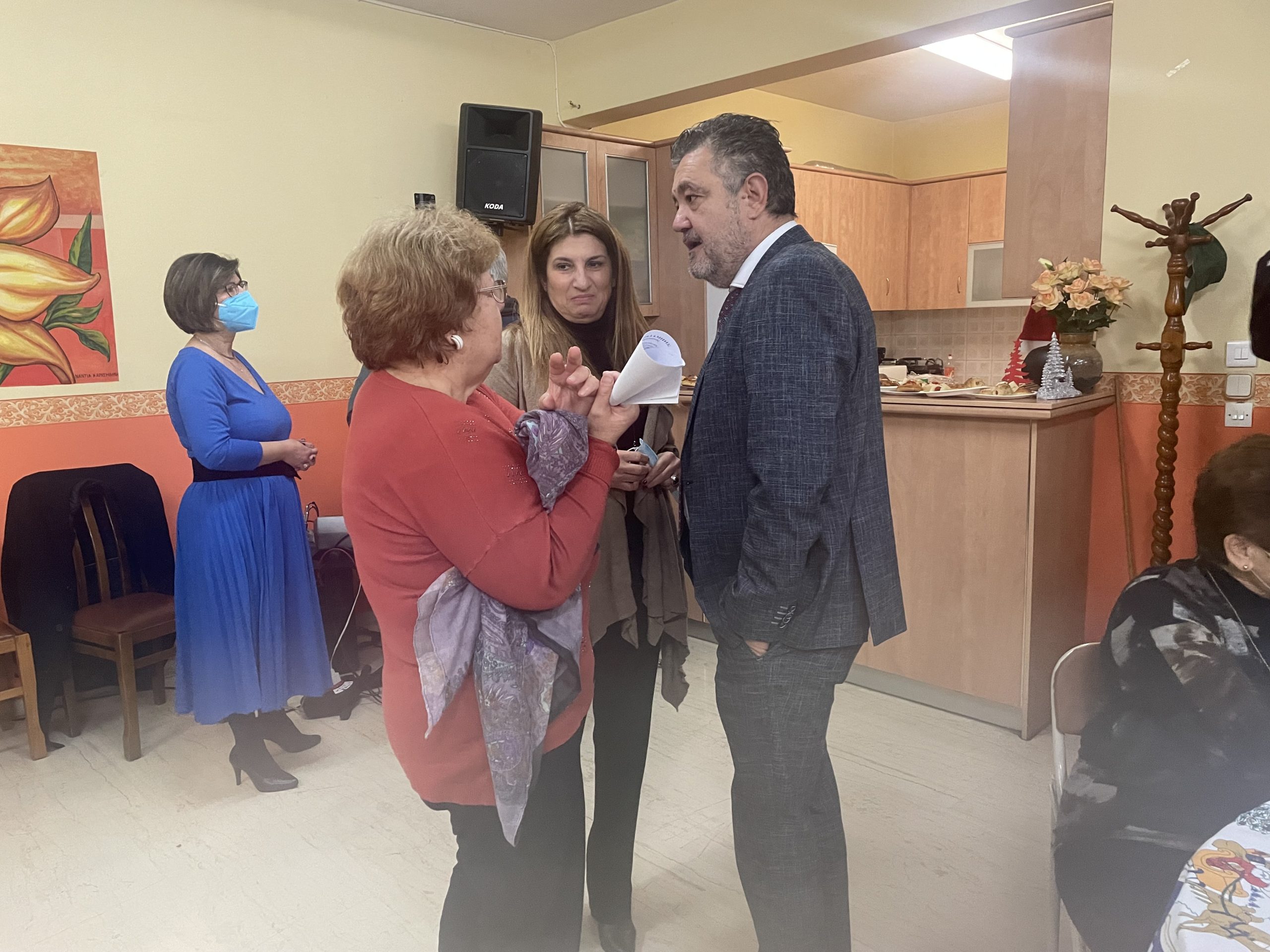 Στην κοπή της πρωτοχρονιάτικης πίτας του Β´ΚΑΠΗ Ζωγράφου ο Δήμαρχος ...