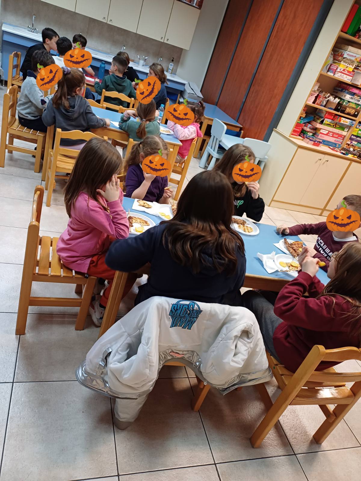 Σε αποκριάτικους ρυθμούς τα παιδάκια των ΚΔΑΠ της πόλης μας - Δήμος ...